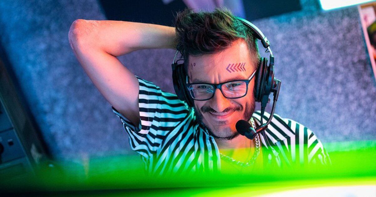 Professions of the future: commentator of esports competitions | TECHIIA